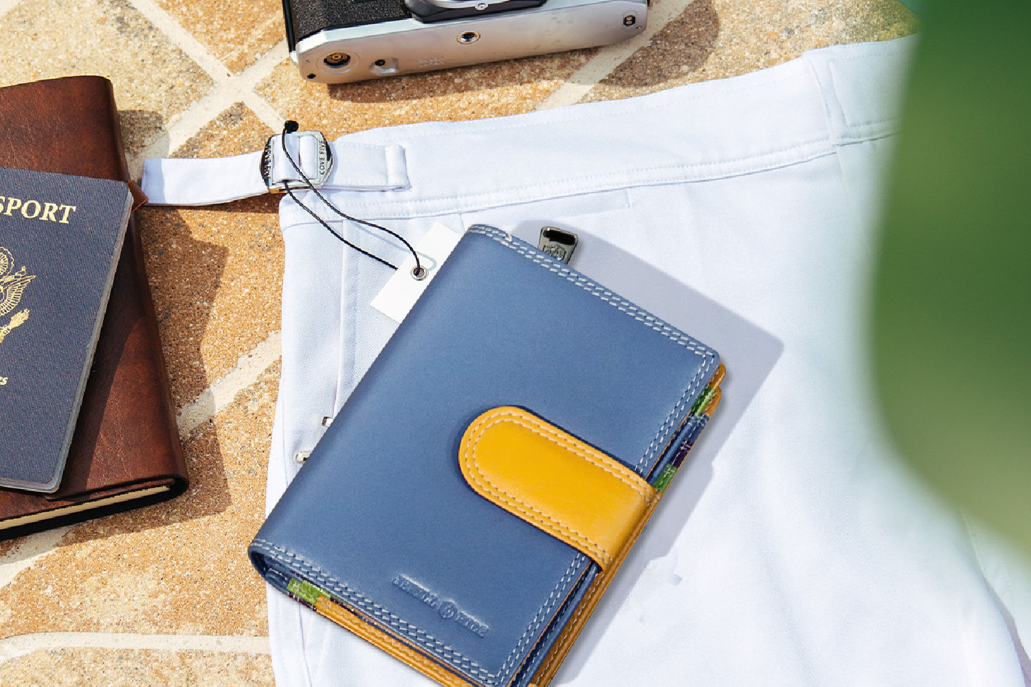 Fiji Compact Ladies Purse | Cheeky Coral | Jekyll & Hide